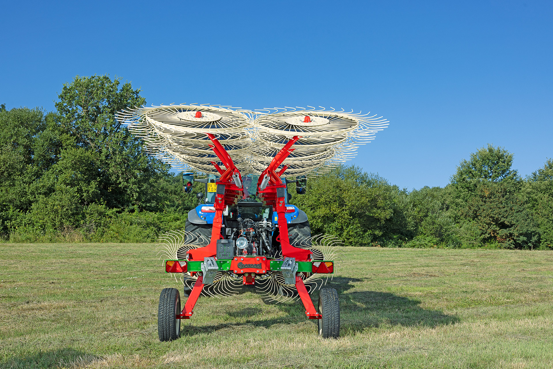 Enorossi POWER RAKE “V” Frame Wheel Rake with Central Joint - AMIA