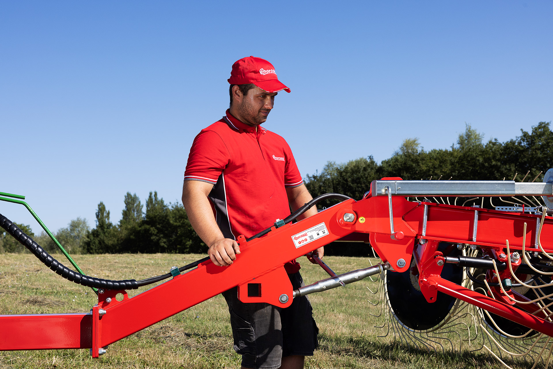 Enorossi POWER RAKE “V” Frame Wheel Rake with Central Joint - AMIA